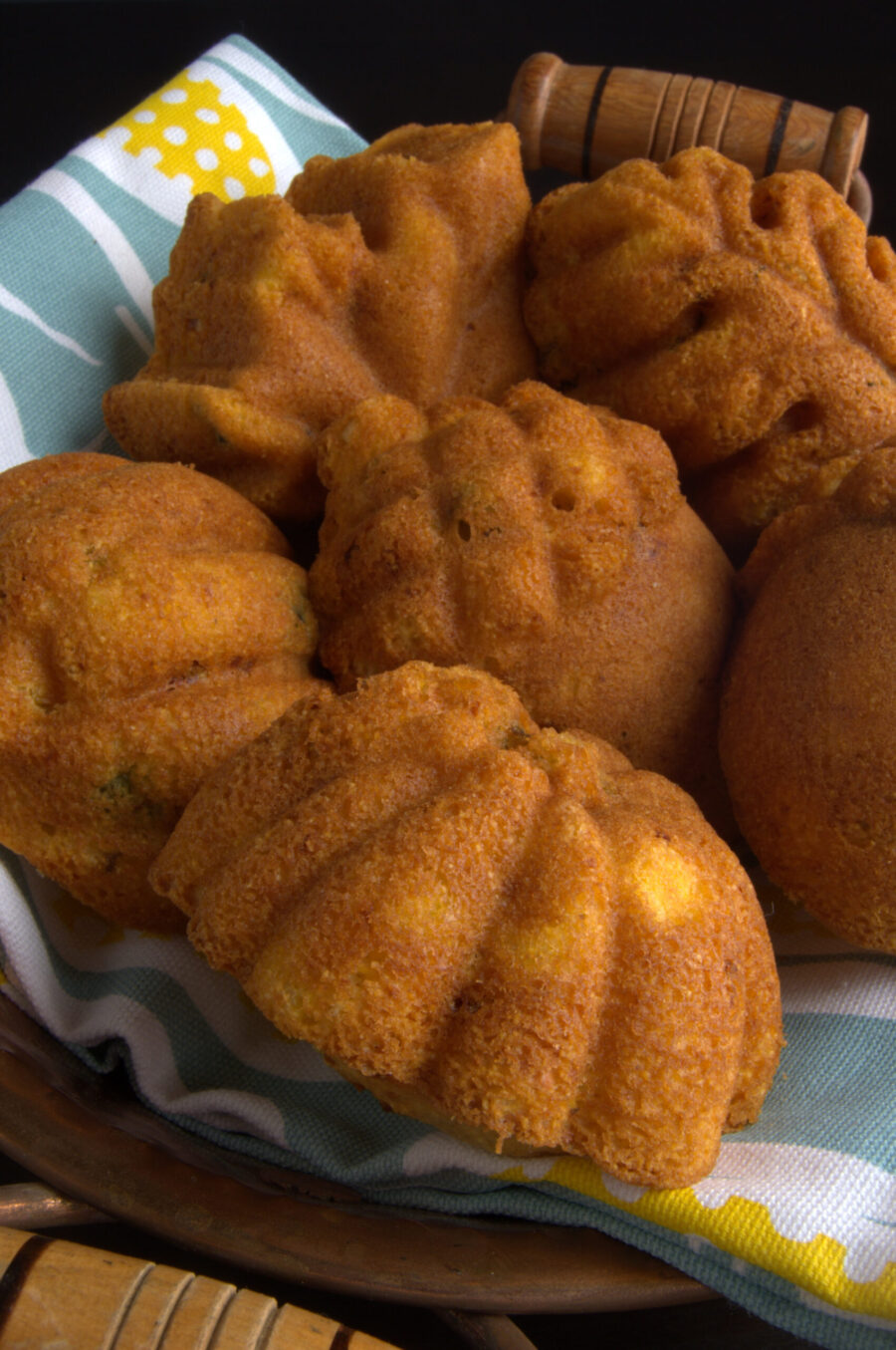 Pan de maíz con jalapeño, chorizo y queso - La Cocina de Vero